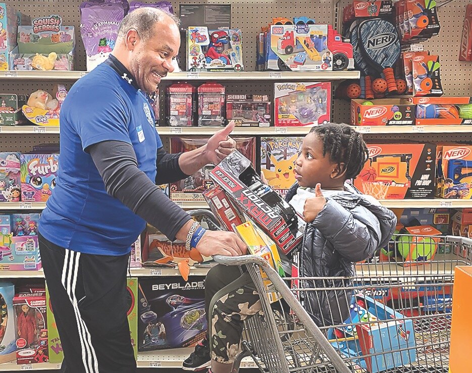 Kids shop with a cop - Mukilteo Beacon