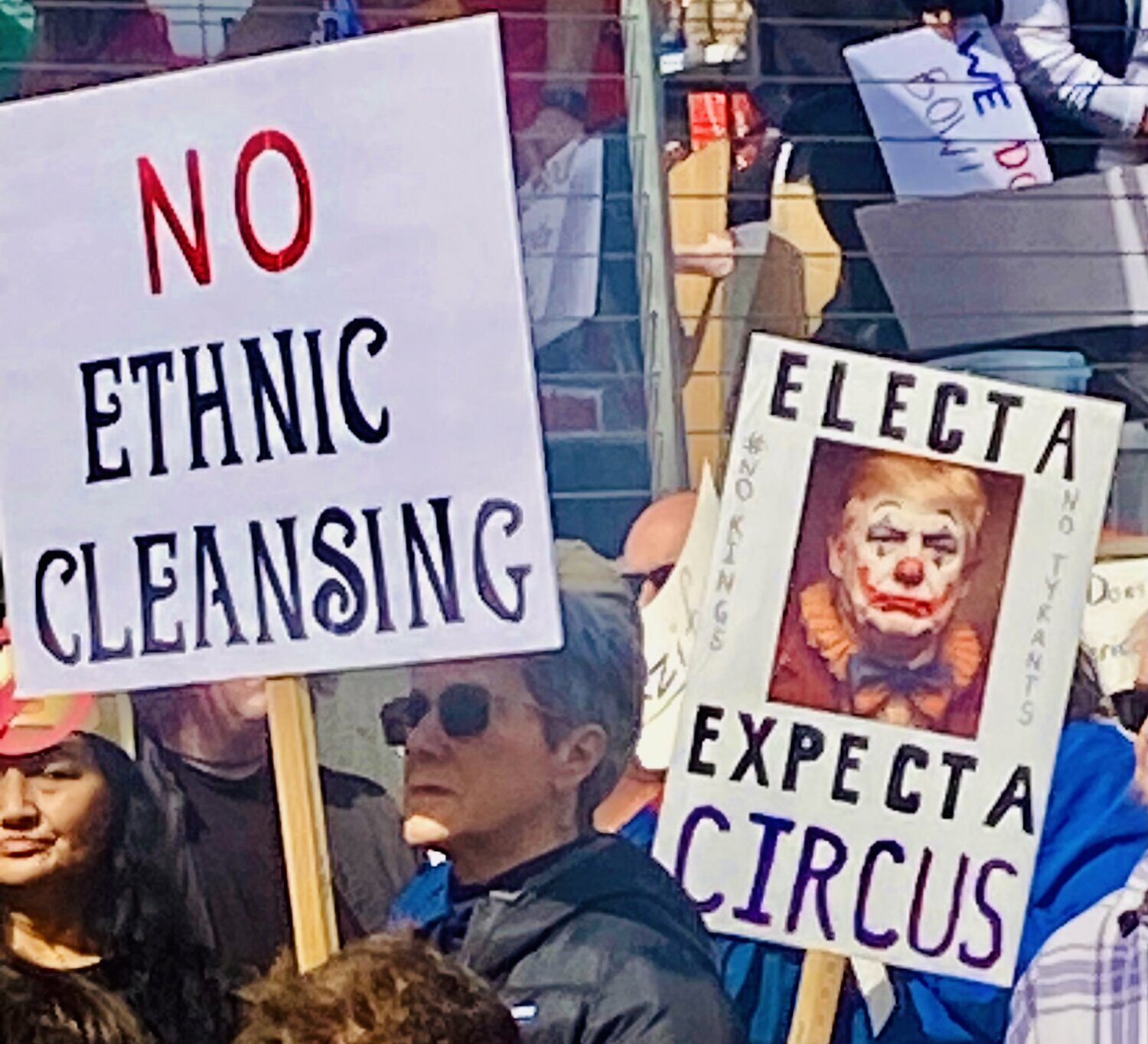 ‘No Kings’ rally draws thousands to Everett - Edmonds Beacon