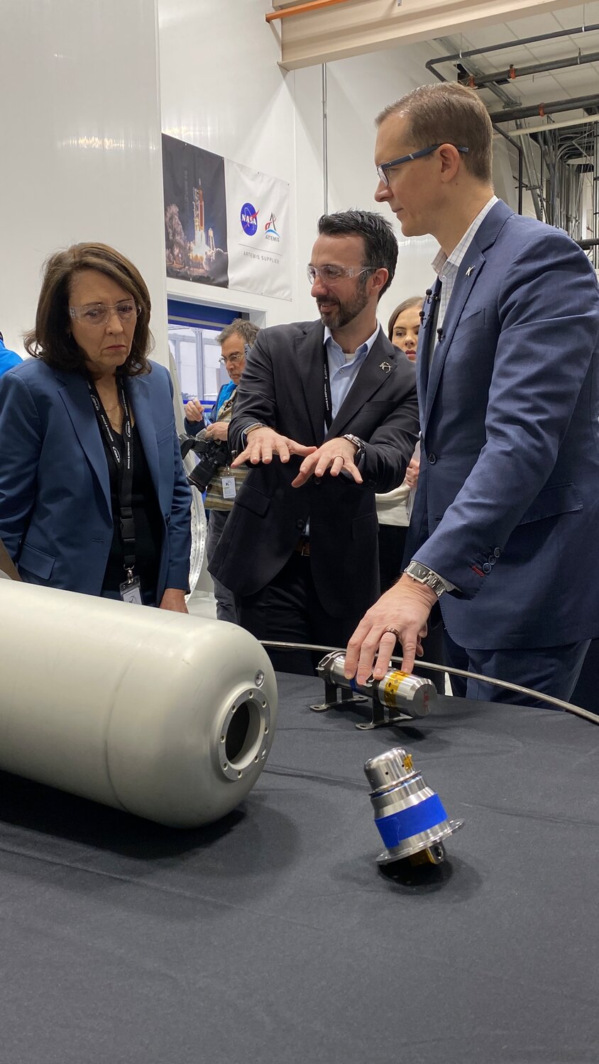 Cantwell highlights Mukilteo’s role in Artemis II during visit to ...