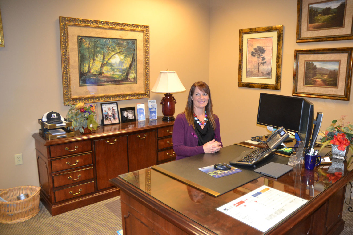 Longtime bank president retires, passes torch to hometown girl ...