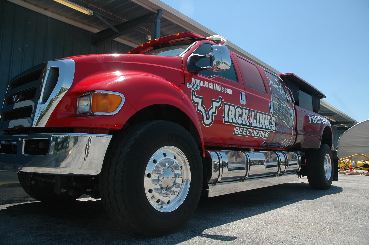 Jack Link's Beef Jerky truck stops at MFA | Christian County Headliner News