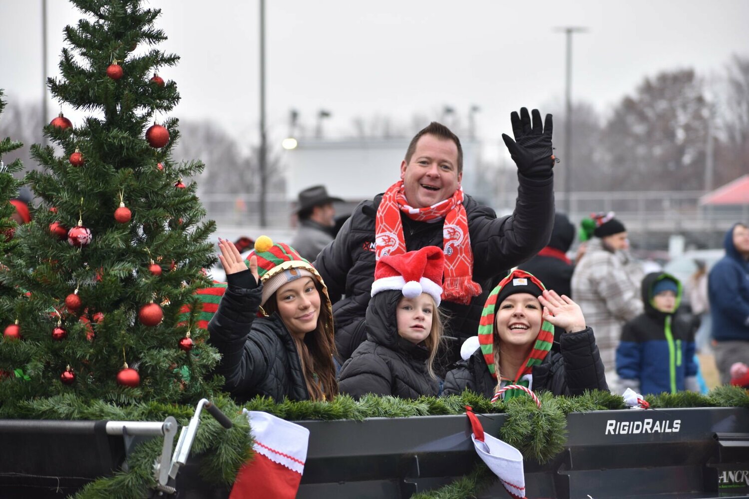 Nixa continues holiday celebrations with 71st Christmas parade ...