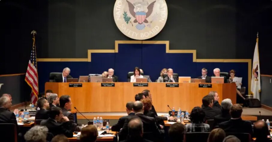 NTSB forces reporters to get plane crash updates on X | Editor and ...