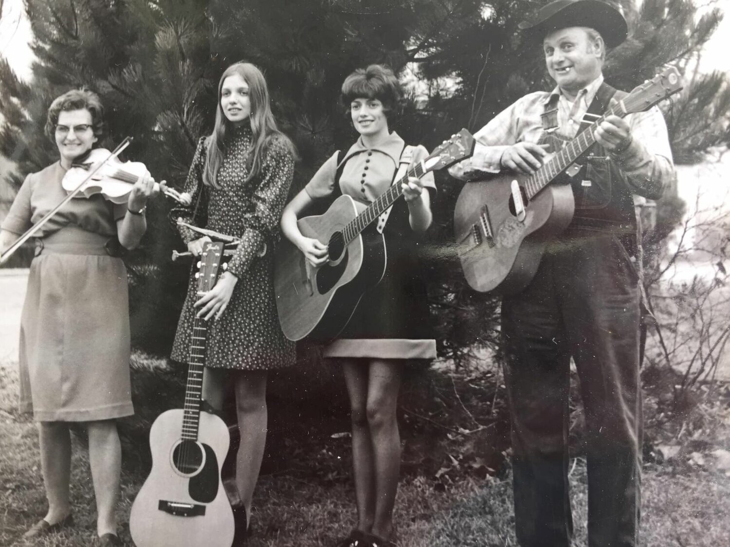 Violet Brumley-Hensley, a fiddle icon at 107 - Harrison Daily