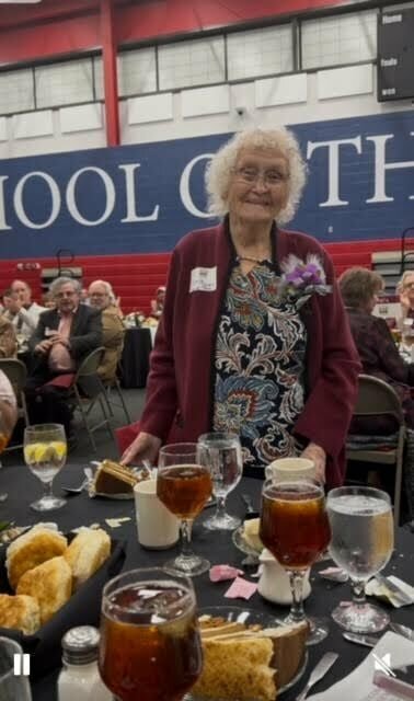 Jones attends 80th class reunion - Harrison Daily