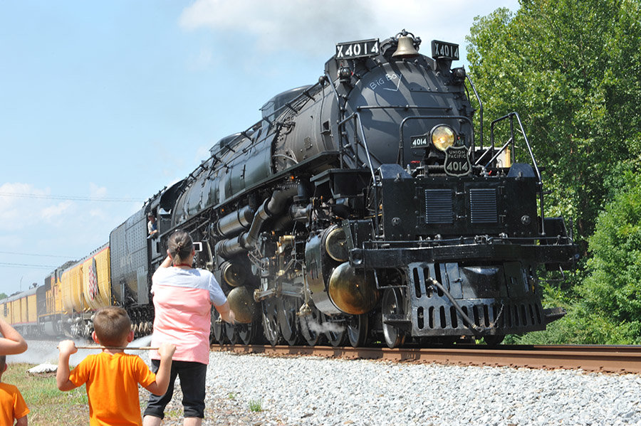 That’s a Big Boy: Villagers view steam locomotive - Hot Springs Village ...