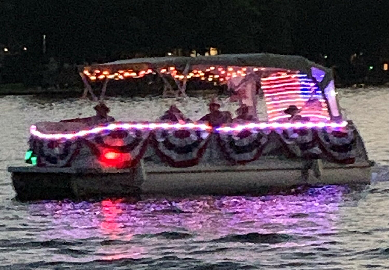 Lake Balboa’s boat parade one of the best - Hot Springs Village Voice