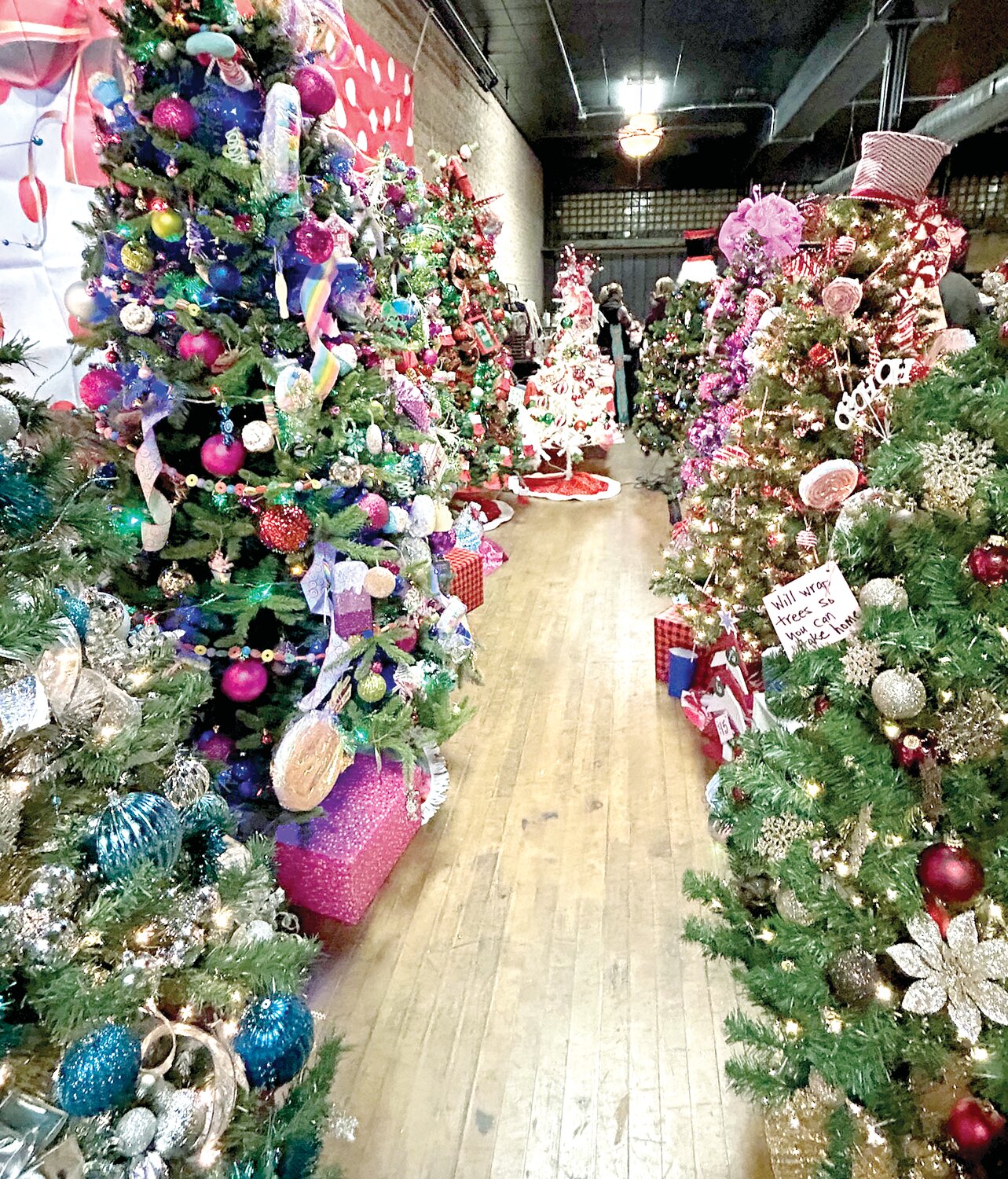 Jeanne Dahler Selling Decorated Trees | The Journal-News