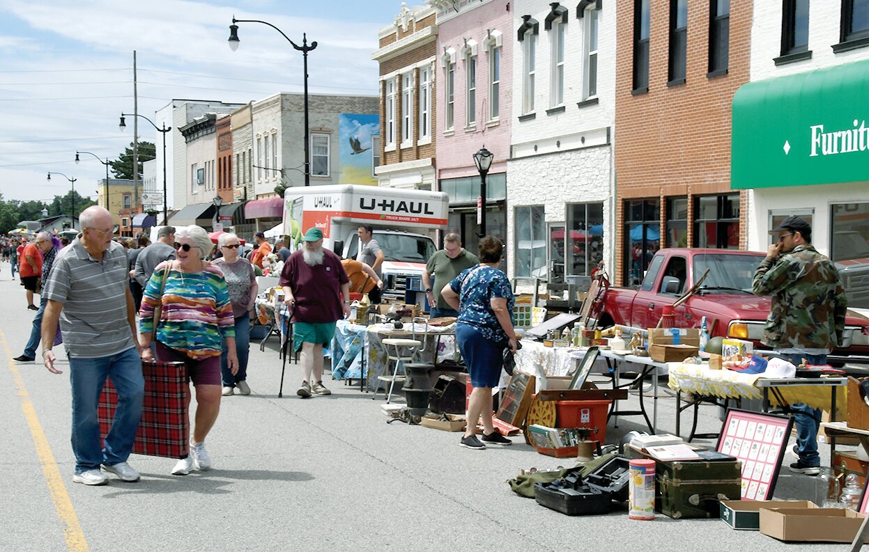 Hundreds Attend June Pickers Market | The Journal-News