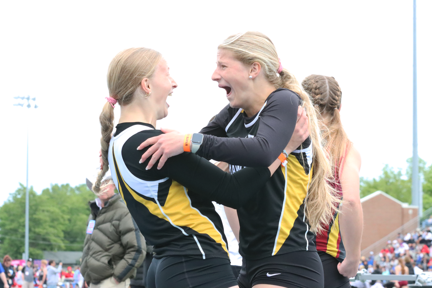 Photos: Mid-Prairie in second after first day of state track. | The News