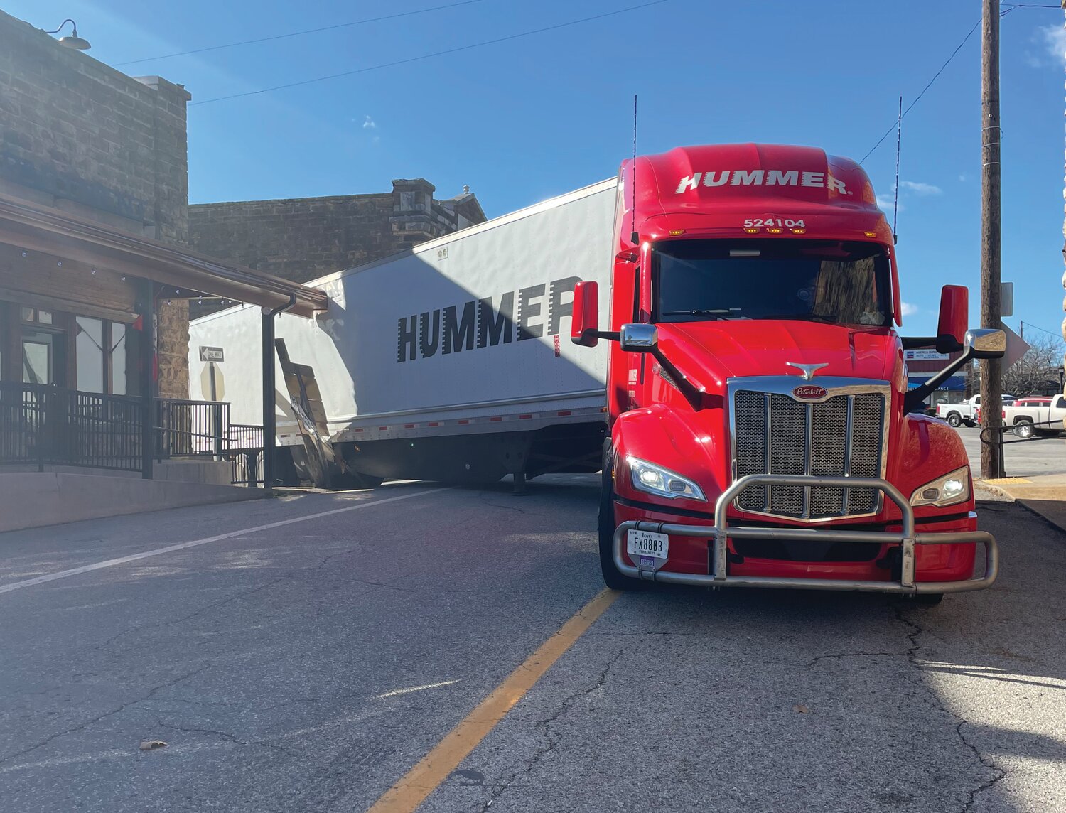Semi causes damage to Huntsville Police station - Madison County Record