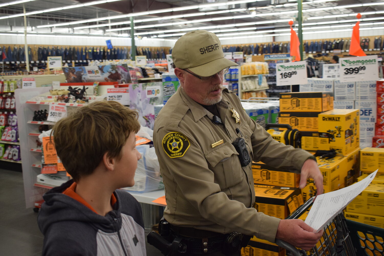 Shop with a Cop brings the Christmas cheer to the community ...