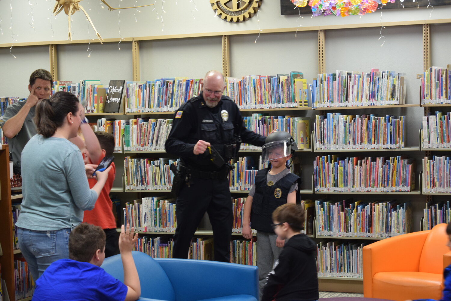 Cops & Kids program brings D.A.R.E. lesson to Goshen County Library ...