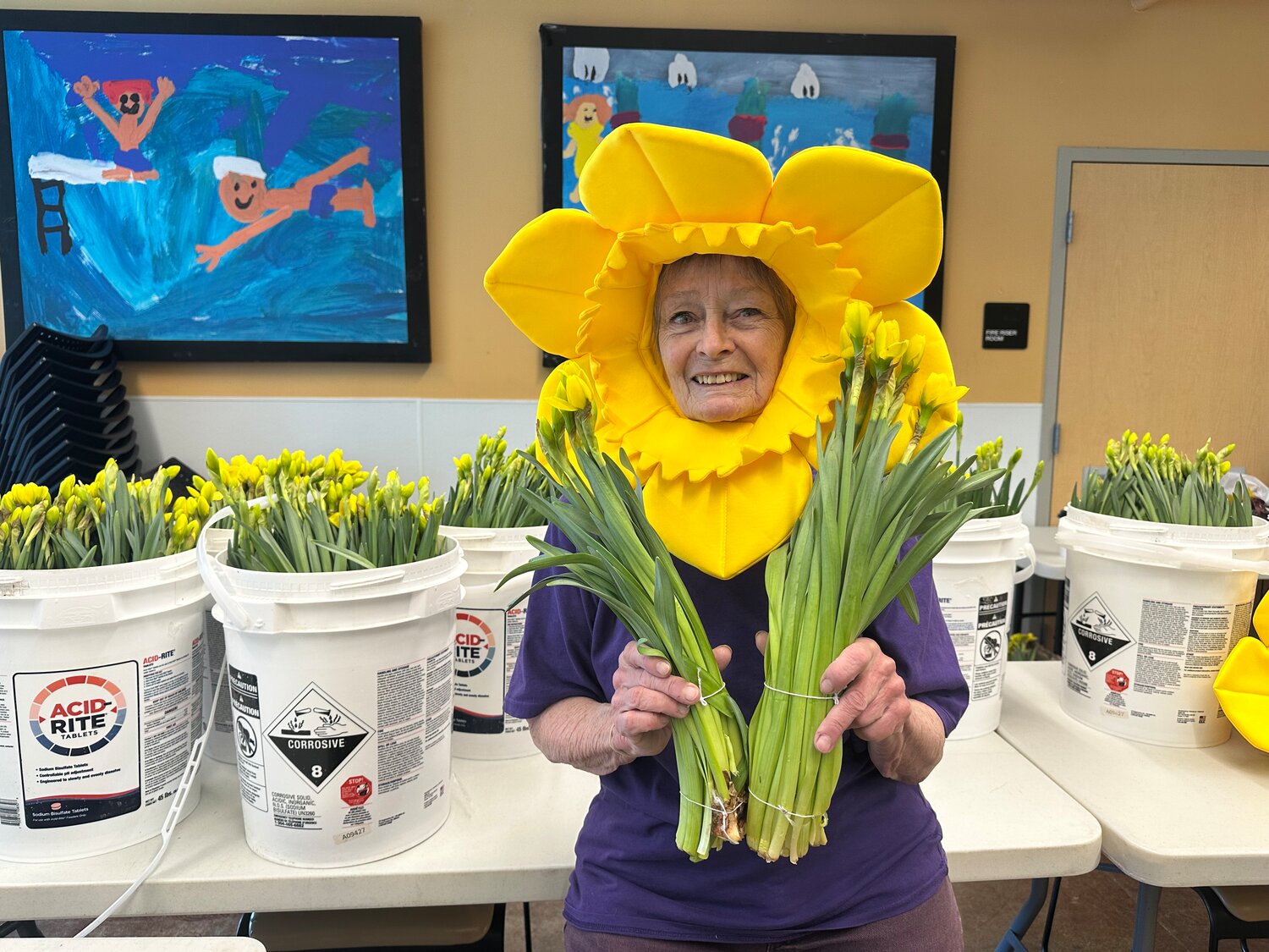 Daffodil distribution raises funds for cancer support groups - Pinedale ...
