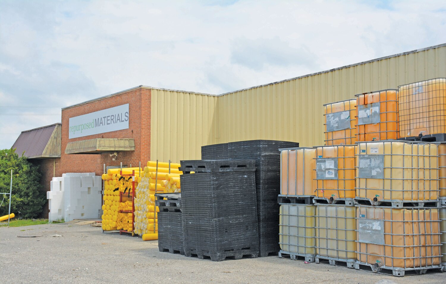 Industrial thrift store finds homes for discarded items - The People ...