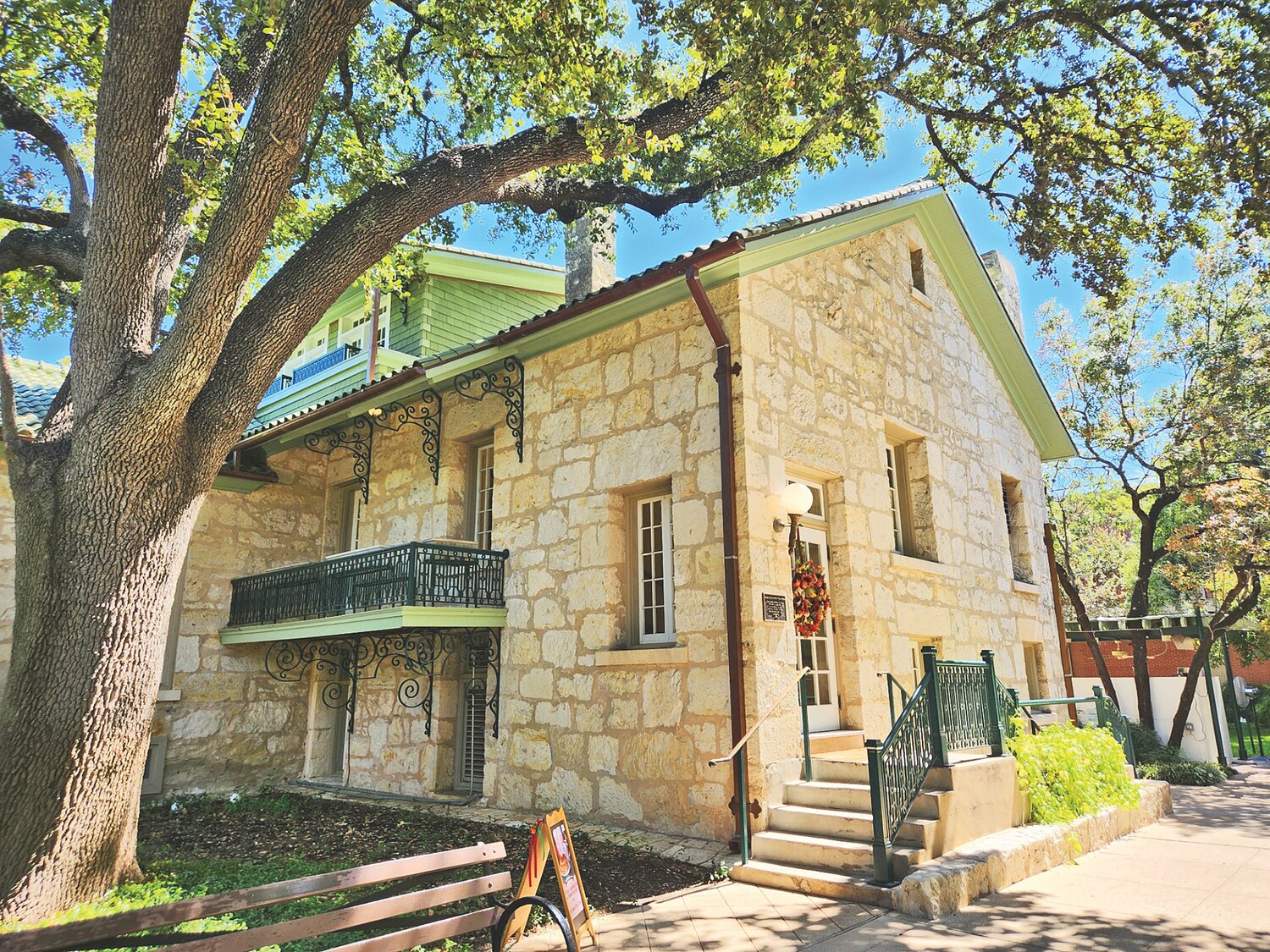 The Guenther House - East Texan