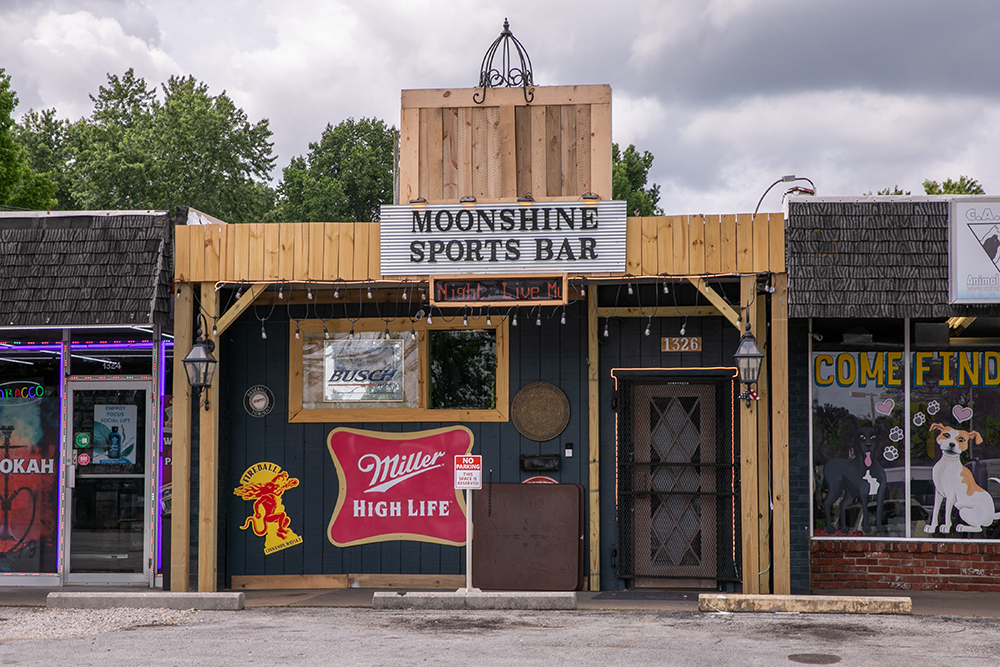 Moonshine Sports Bar to open on West Sunshine Street in early July ...