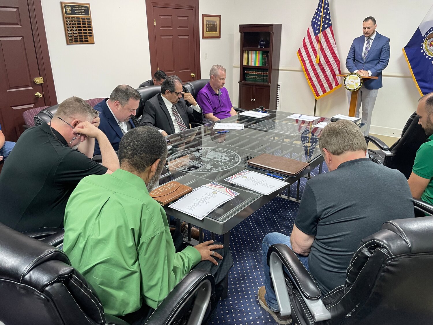 PHOTO: Faith leaders pray in Pettis County Commission chambers ...