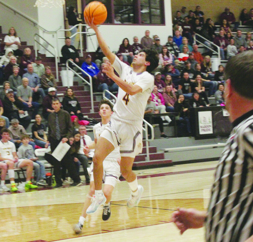 Mean Moose come alive in fourth quarter to defeat Basalt - The Alamosa News