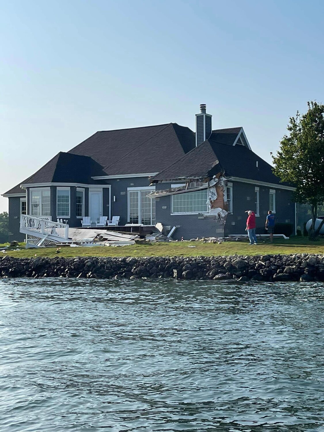 Eight injured when boat goes aground, hits house Saturday night - The ...