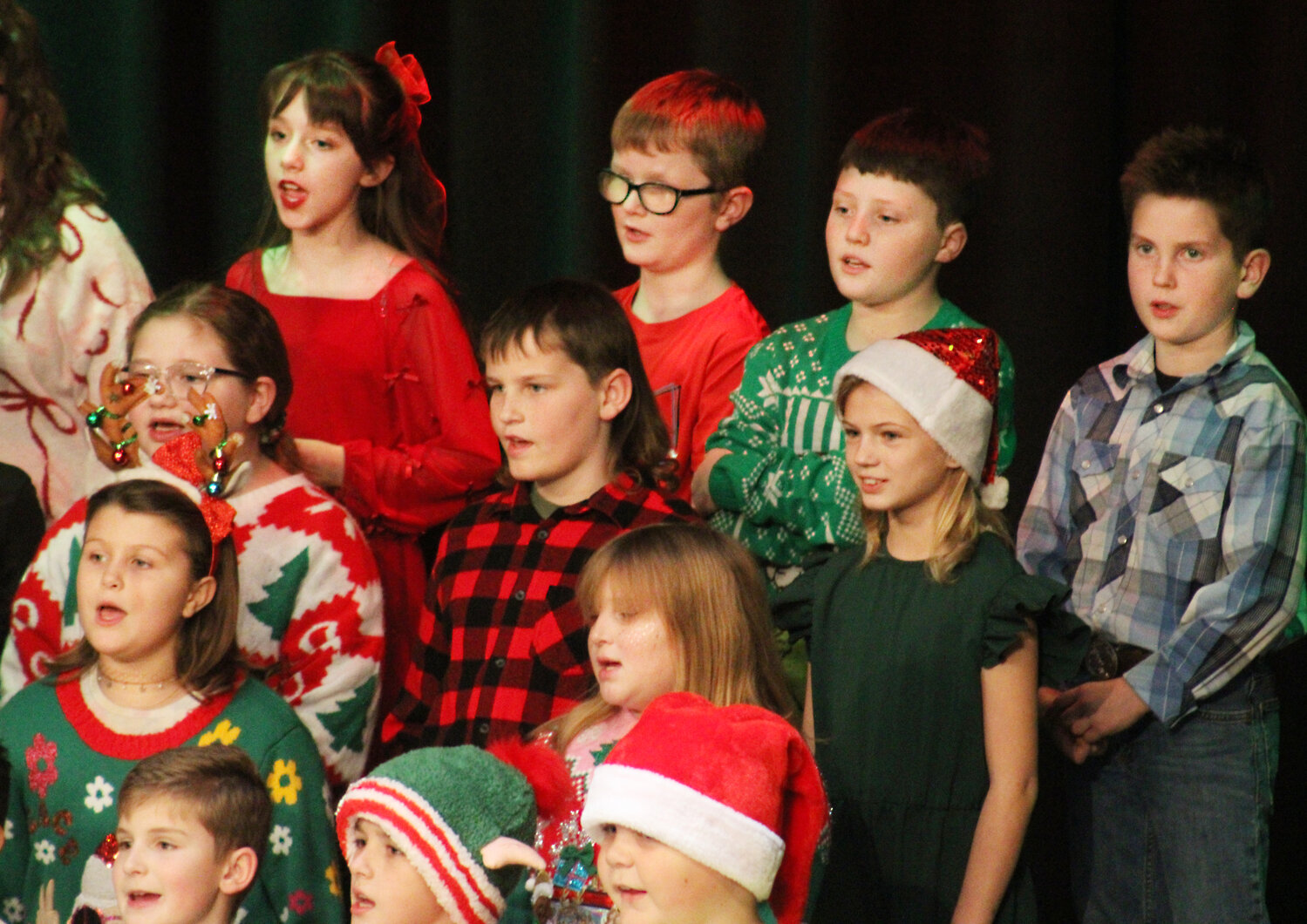Scenes and video from Eldon Fourth Grade Christmas program - "Here ...